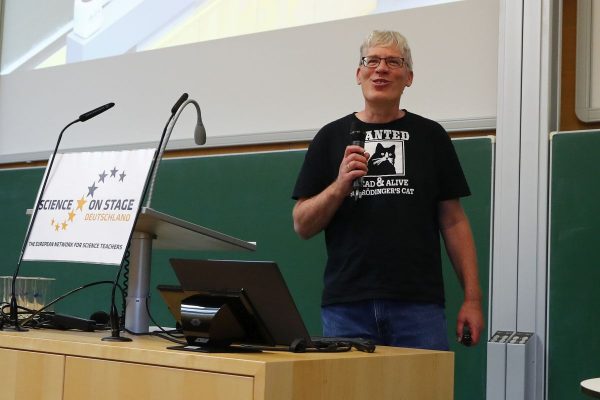 Physiklehrer Jörn Schneider bei Science on Stage - Leibniz Gymnasium ...